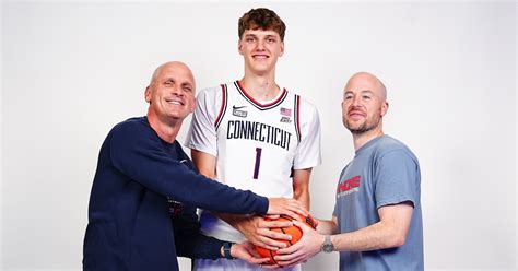 Eric Reibe Nations No 1 Center Commits To Uconn Huskies