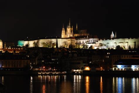 체코 프라하 여행4 카를교에서 본 프라하성 야경 하벨시장굴뚝빵뜨르들로나세마소 정육점버거 맛집 네이버 블로그