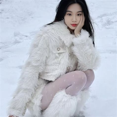 Lara Lara Threads Say More