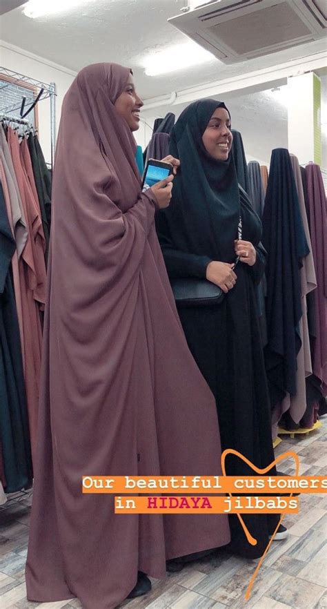 Mimpi Memakai Tudung Hitam Rebekah Stout