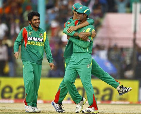 Mominul Haque Is Congratulated After A Wicket