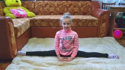 Переворот в Шпагат растяжка художественная гимнастика Acrobatics акробатические упражнения