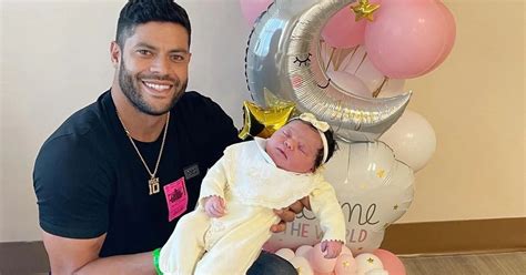 Новая глава в истории любви бразильского Халка Зая его первая дочь родилась у Камилы