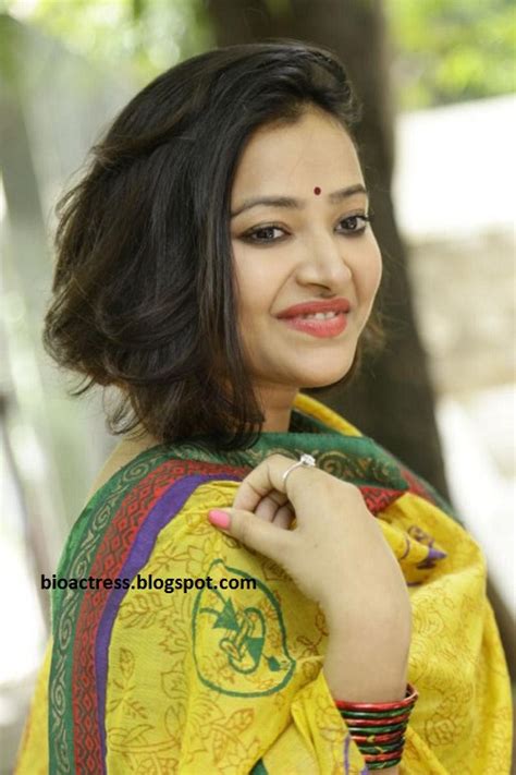 Shwetha Basu Prasad Hot Exposing Photo Gallery