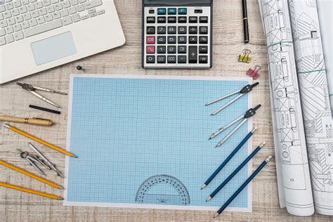 교육 개념입니다 초안 노트북 계산기를위한 밀리미터 종이 및 도구를 가진 수학 프로젝트 건설 기계류에 대한 스톡 사진 및 기타 이미지 건설 기계류 건설 산업 건설업자