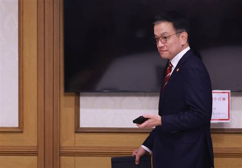 韩国代总统崔相穆被检举 最大在野党称其 玩忽职守”民主党尹锡工作