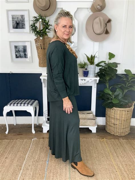 Fashion Over 50 5 Timeless Outfits For Mature Women