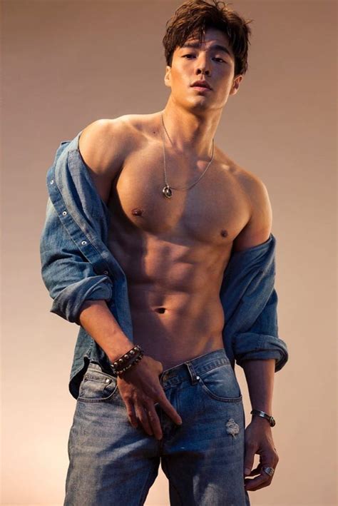 Zhang Yuyuan Model Abdominales Hombre Hombres De Ojos Azules
