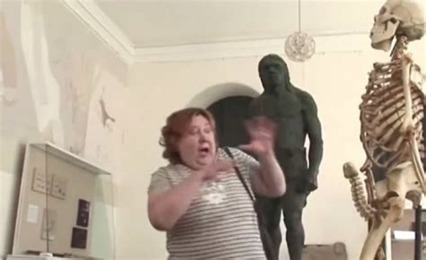 Video El Divertido Video De Un Esqueleto Que Hace Movimientos Sexuales Cuando Se Acercan