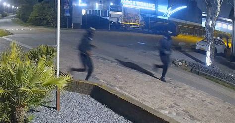 Ouder Echtpaar En Hun Zoon Met Geweld Overvallen Opsporing Verzocht