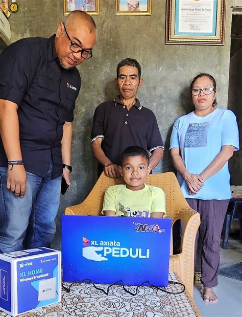 Xl Axiata Donasikan Laptop Dan Paket Internet Untuk Nono Sang Juara