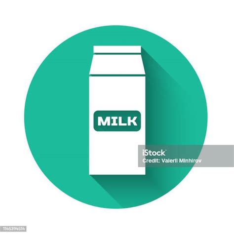 긴 그림자와 고립 된 우유 아이콘에 대 한 흰색 종이 패키지 우유 패킷 기호입니다 녹색 원 버튼을 클릭 합니다 벡터 일러스트 0명에 대한 스톡 벡터 아트 및 기타 이미지