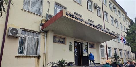 ბათუმის პირველ საჯარო სკოლაში ერთ ერთმა მოსწავლემ სავარაუდოდ წიწაკის სპრეი გაუშვა 1tv