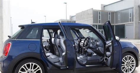 미니 쿠퍼 5도어 확 넓어진 실내 공간