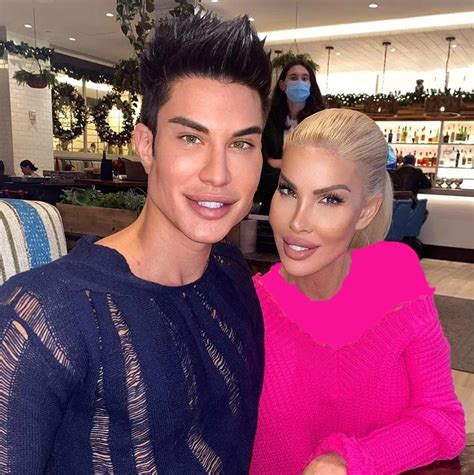 با زنی آشنا شوید که میلیون ها دلار خرج کرد تا شبیه باربی شود