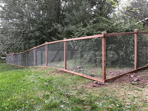 Низкий забор из рабицы с деревянными столбами СР-107 - купить в Москве ...
