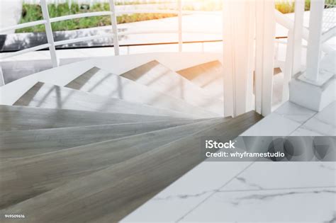 세부 사항 및 흰색 스프레이 페인트와 스틸로 만든 나선형 계단의 근접 촬영 구조 세부 사항 가구에 대한 스톡 사진 및 기타 이미지 가구 강철 건설 산업 Istock