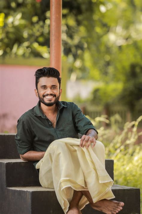 Kerala Men Vasukimaheswar Best Poses For Men Cute Couples Kissing Onam Photoshoot Ideas Men