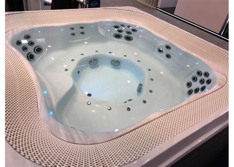 Jacuzzi Overflow