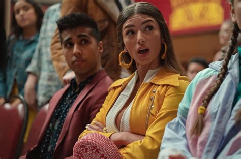 Ruby De “sex Education” Conquistó Las Redes Con Conjunto Estampado