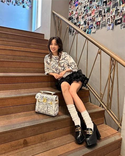 산다라박 워터밤 찢고 현실로 여리여리 청순 비주얼 캉캉 미니스커트룩 스타와 패션