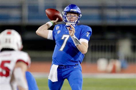 Bulls Air It Out In 42 10 Win Over Miami Oh University At Buffalo