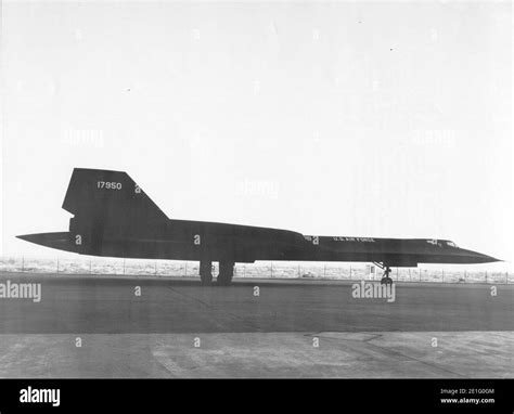 Lockheed Sr 71 Side View The First Sr 71a Lo Delivered Sn 61 7950