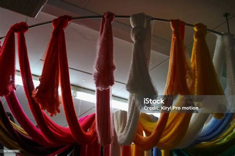 다 색 색깔 밝은 잡종 조각의 색된 인공 아크릴 직물 섬유 섬유 생산의 제품의 데모의 번들 샘플 0명에 대한 스톡 사진 및 기타 이미지 Istock