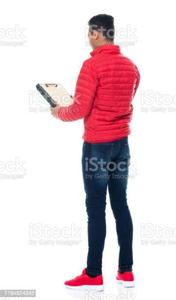 전체 길이후면백1인2029세 성인 잘생긴 사람 흑발짧은 머리 아프리카 민족아프리카계 민족 남성젊은 남성 서시원한 태도 20 24