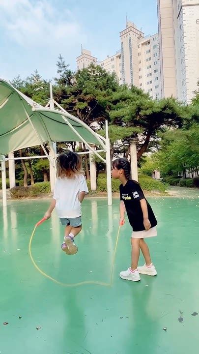 친구랑같이하면더즐거운줄넘기 음악줄넘기 하나둘셋넷 하나둘 하나 박자도딱딱맞는찰떡호흡😘👍 Youtube