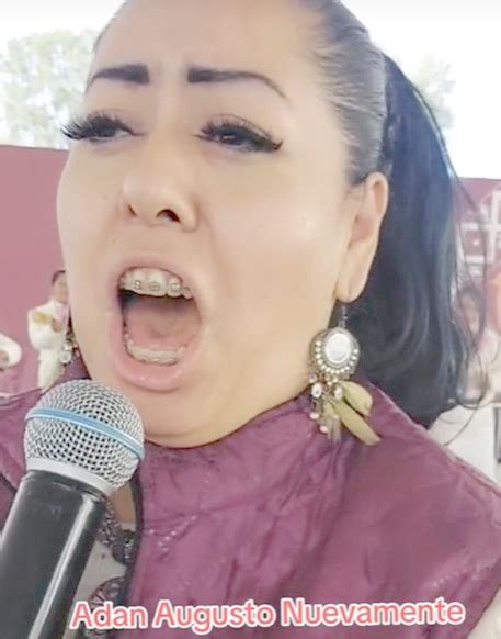 La “comunicóloga” Faylin Reyes “balconea” Torpeza De Protección Civil