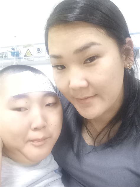 Бэрхшээлийн цаана бэлэг Хүү минь маш их хичээсэн Хүү минь маш их тэвчисэн Хүүгээ биeийг нь