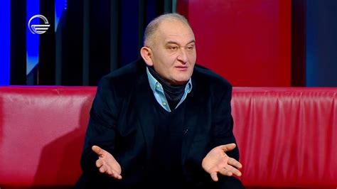 სერიალ ცხელი ძაღლის უნიჭიერესი მსახიობი ვასიკო ბახტაძე სტუმრად გადაცემაში „ჩვენი შოუ“ Youtube