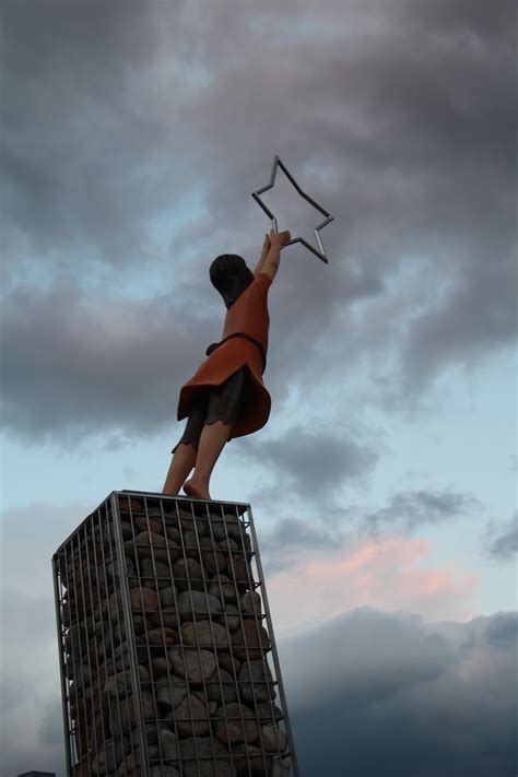 무료 이미지 구름 하늘 별 바람 기념물 점프하는 동상 탑 조각 미술 꿈 기대 지구의 분위기 2304x3456 1379286 무료 이미지