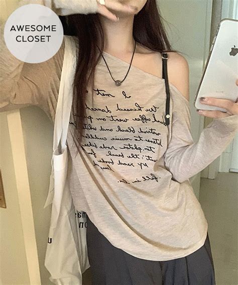 센느 스트릿 언발 오프숄더 레터링 루즈 슬림탑 커피브라운