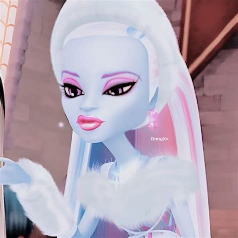 Abbey Bominable Fotos