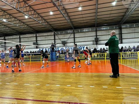 Националният отбор на България по волейбол за жени до 17 години допусна поражение срещу Гърция в