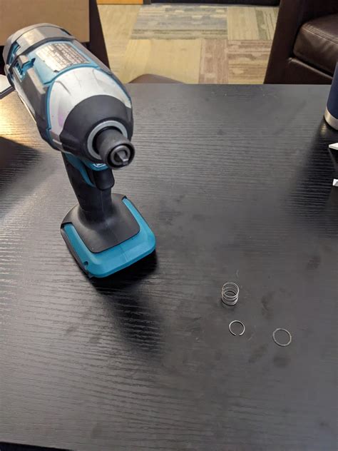 bit stuck in impact r makita