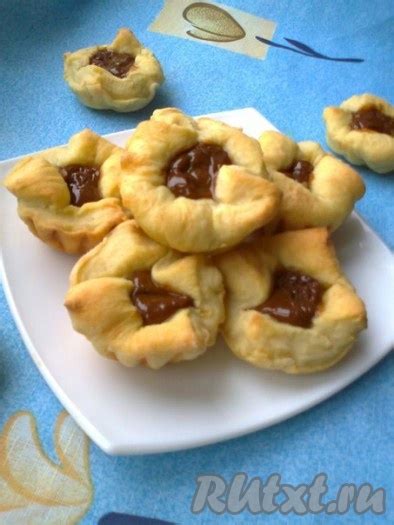 Слойки из домашнего слоеного теста на кефире 13 фото в рецепте