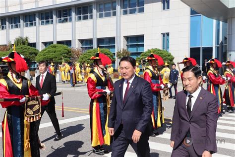 Батлан хамгаалахын сайд Г Сайханбаяр БНСУ д ажлын айлчлал хийв