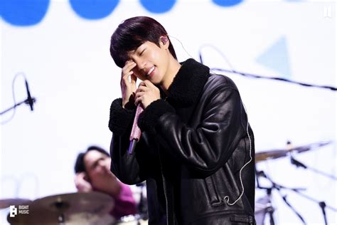 آپدیت ویورس با عکس هایی از جین در استیج ويژه Happy عکس ویسگون