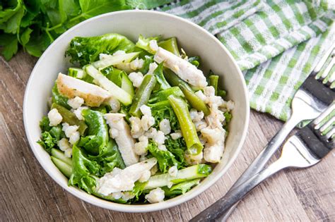 그린 샐러드와 닭고기 진주 보 리 신선한 오이 프랑스 콩 건강 한 먹는 점심 0명에 대한 스톡 사진 및 기타 이미지 0명 건강한 생활방식 건강한 식생활 Istock