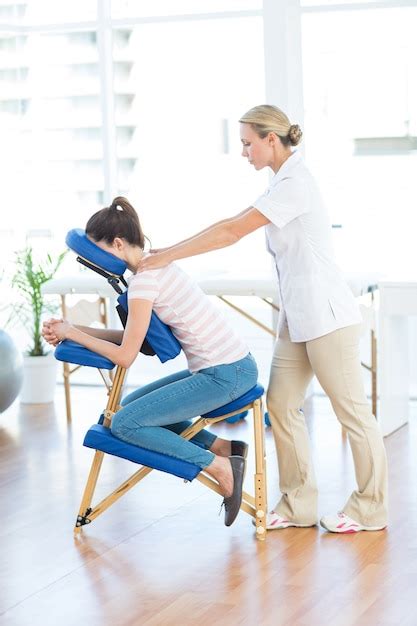 Premium Photo Woman Having Back Massage
