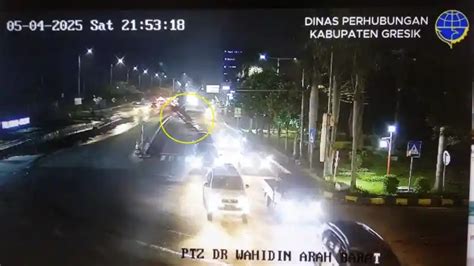 BMW 'Terbang' Di Gresik, Murni Kelalaian Pengemudi