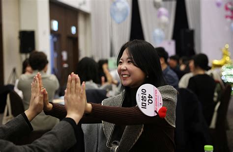 Dvb တောင်ကိုရီးယားတွင် အမျိုးသား၊ အမျိုးသမီး ၁၀၀ ခန့် ချစ်သူရှာဖွေပွဲ ဆင်နွှဲ