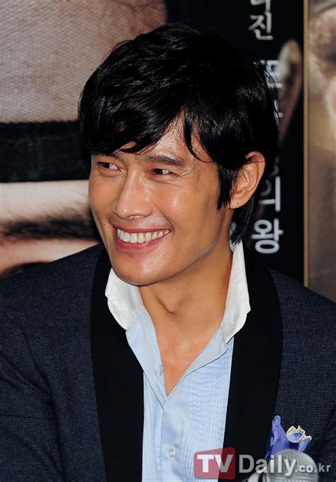 Td포토 이병헌 열애인정 후 공식석상 `여유로운 미소` 스타투데이