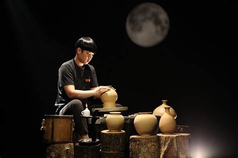 소년과 도자기 소년과 도자기