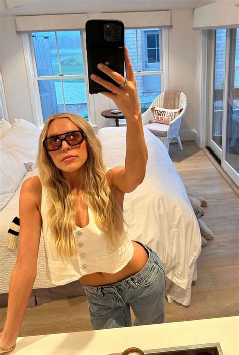 Alex Cooper Beautiful Photoshoot Ideas Alex Cooper Style European Fashion