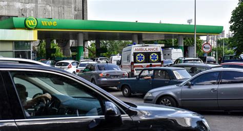 На українських АЗС знову зявилися черги чого чекати водіям