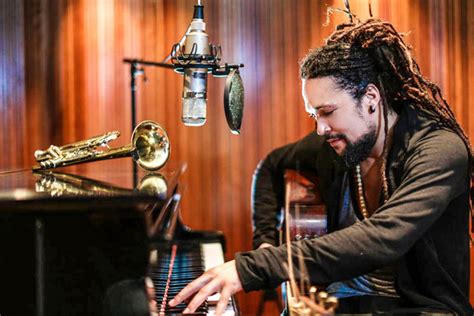 Multi Instrument Loop Artist Book One Man Band Uae